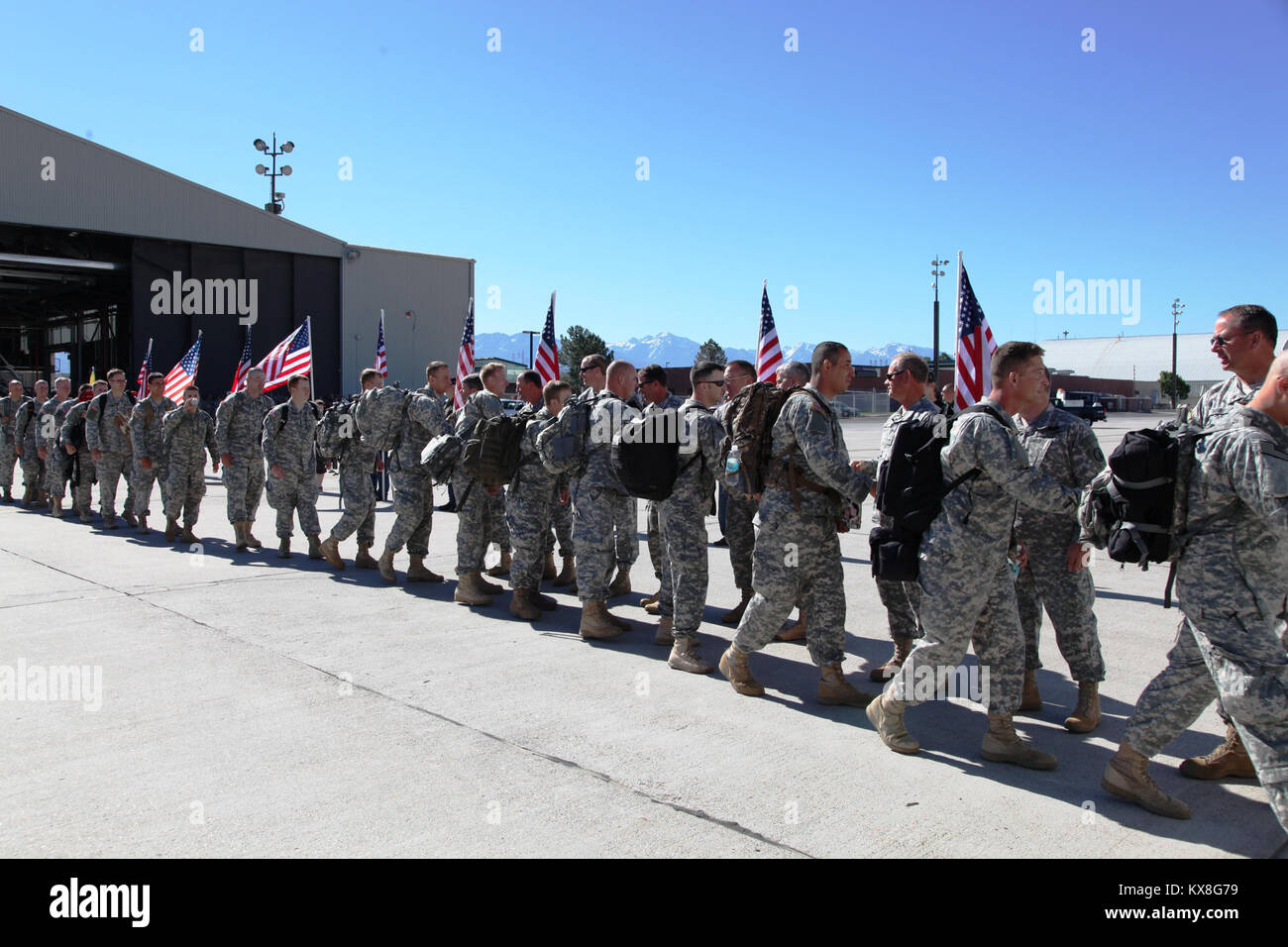 US army soldiers departure at airfield Stock Photo - Alamy