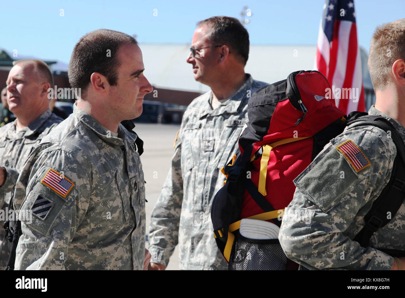US army soldiers departure at airfield Stock Photo - Alamy