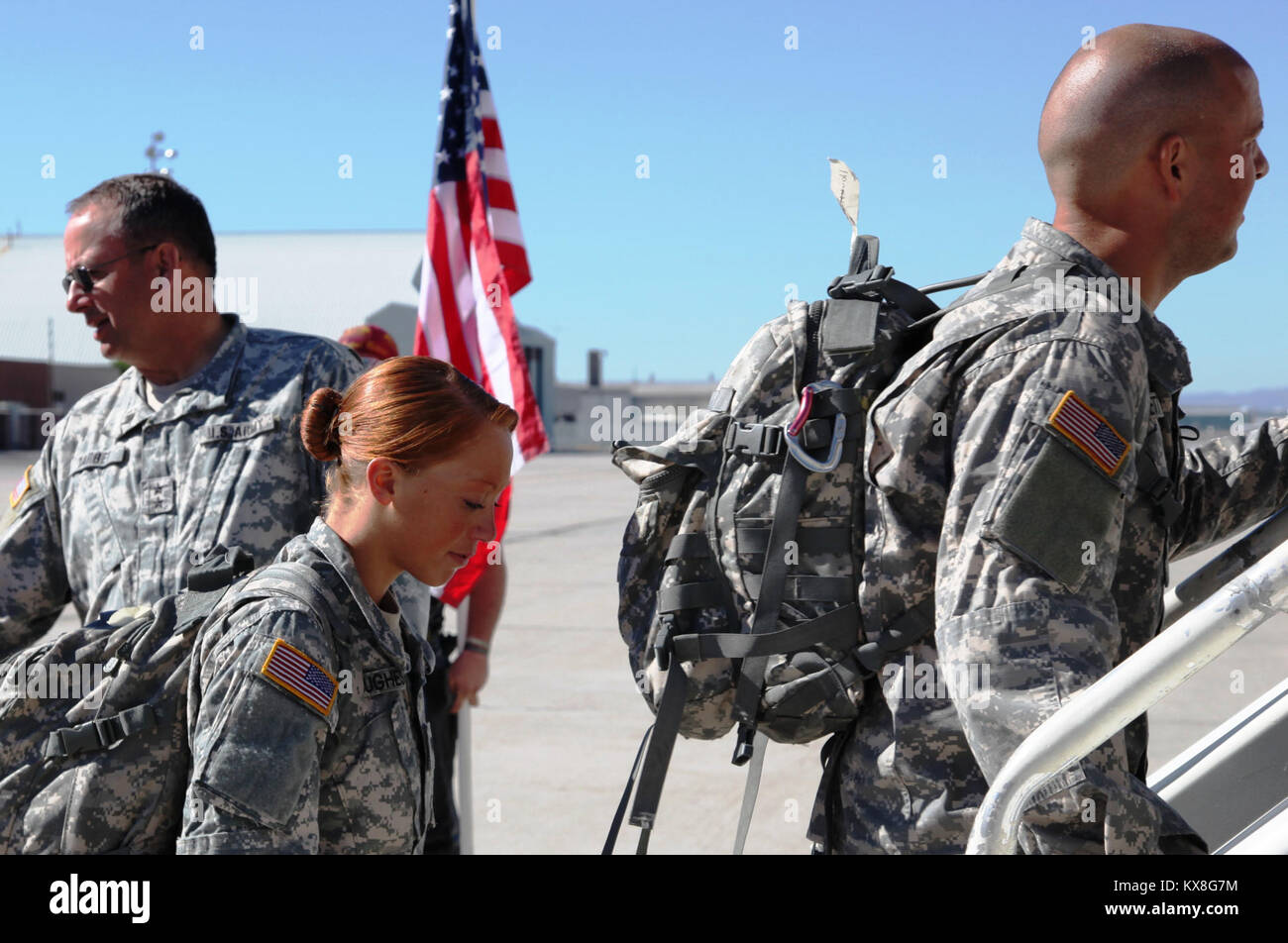 US army soldiers departure at airfield Stock Photo - Alamy