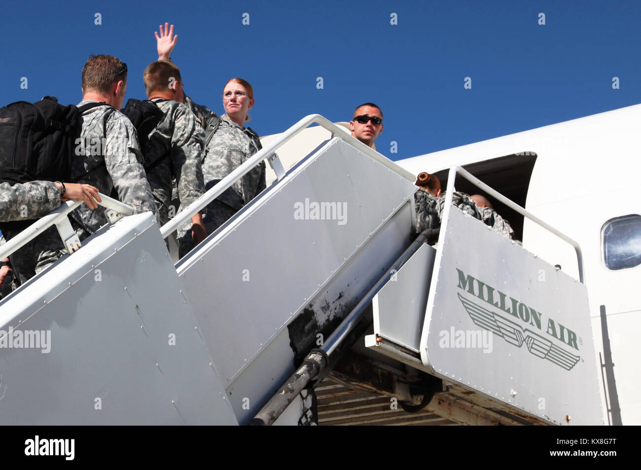 US army soldiers departure at airfield Stock Photo - Alamy