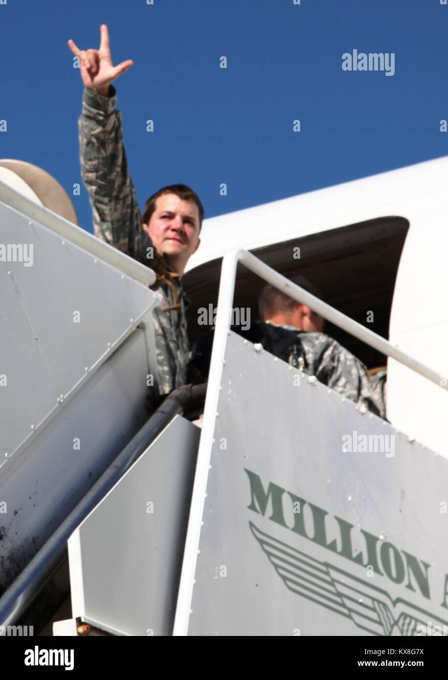 US army soldiers departure at airfield Stock Photo - Alamy