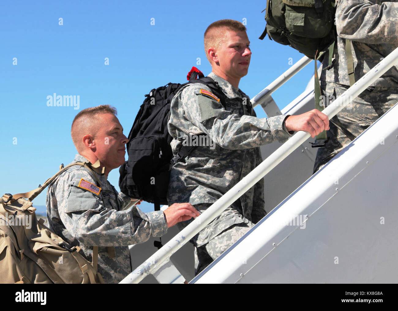 US army soldiers departure at airfield Stock Photo - Alamy