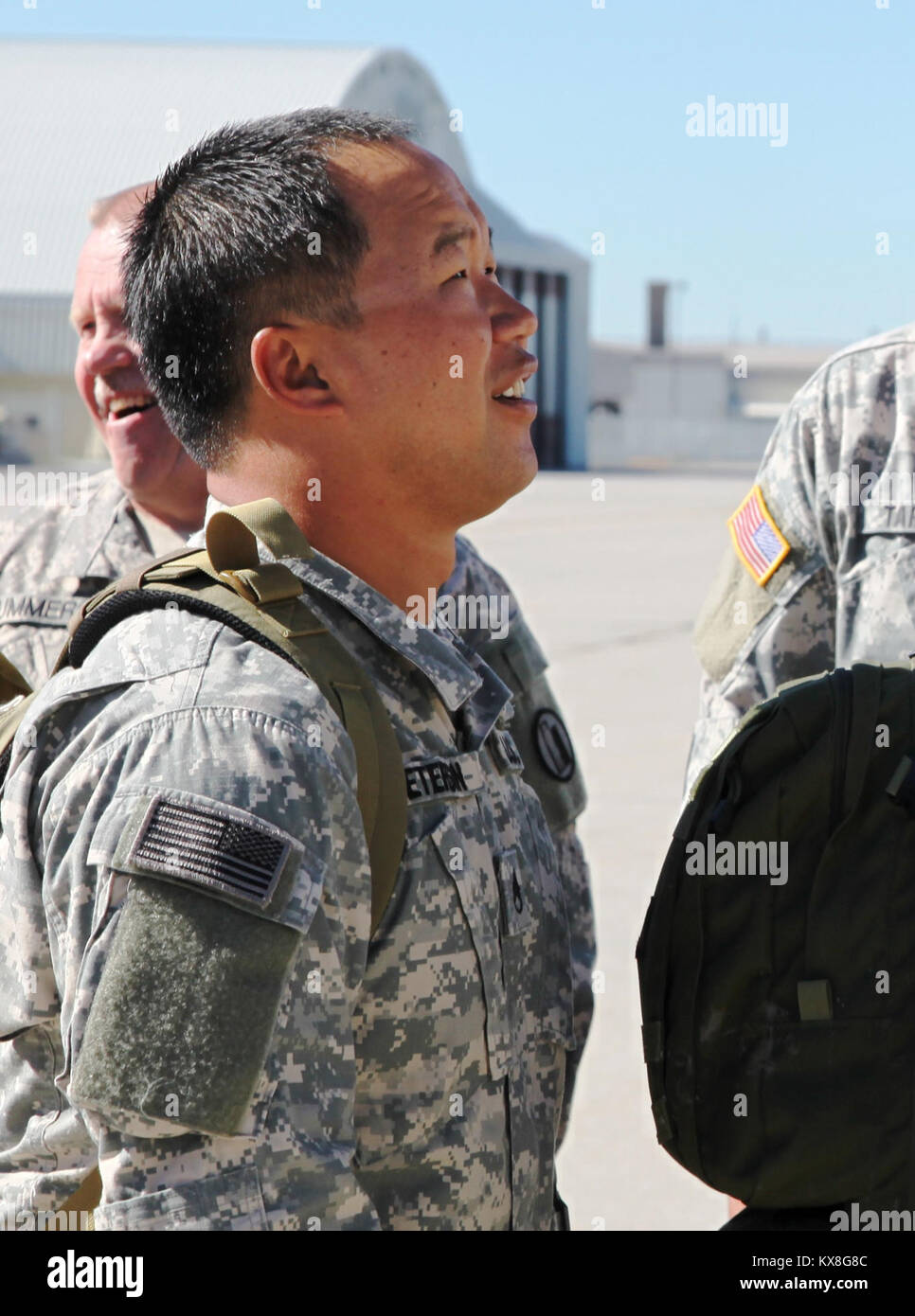 US army soldiers departure at airfield Stock Photo - Alamy