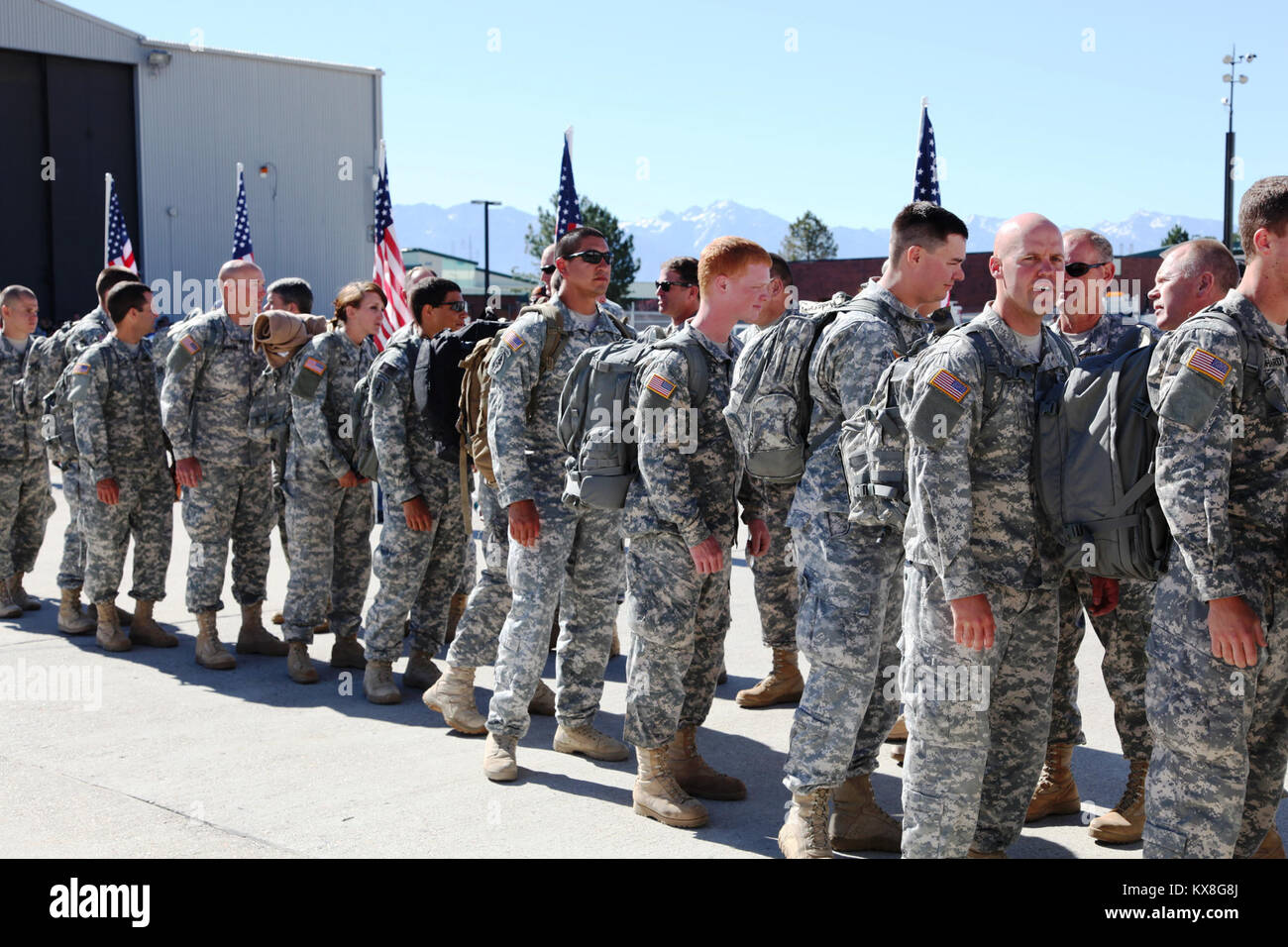 US army soldiers departure at airfield Stock Photo - Alamy
