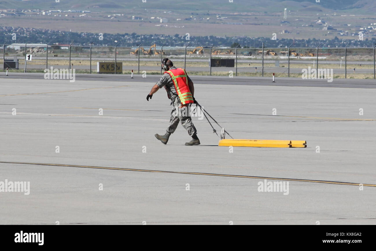 US army soldiers deployment departure, goodbye from friends and family ...