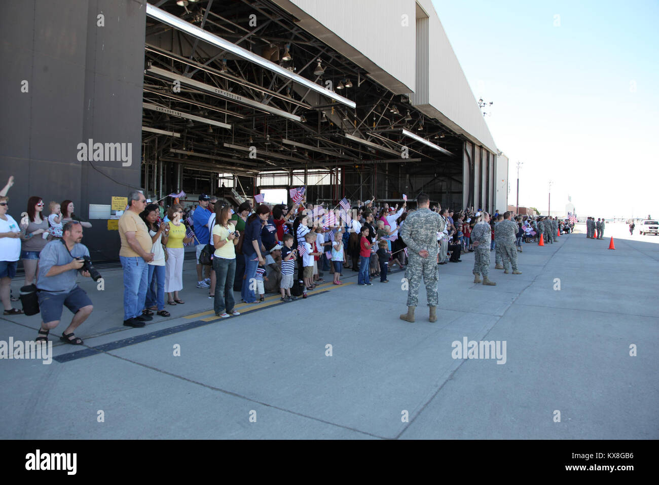 US army soldiers departure at airfield Stock Photo - Alamy