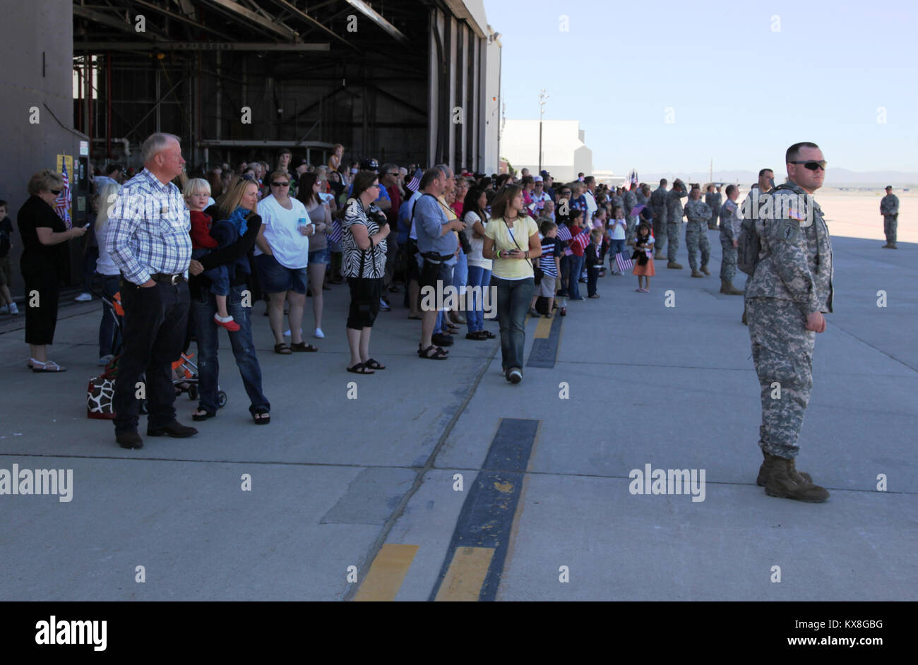 US army soldiers deployment, farewell to families Stock Photo - Alamy