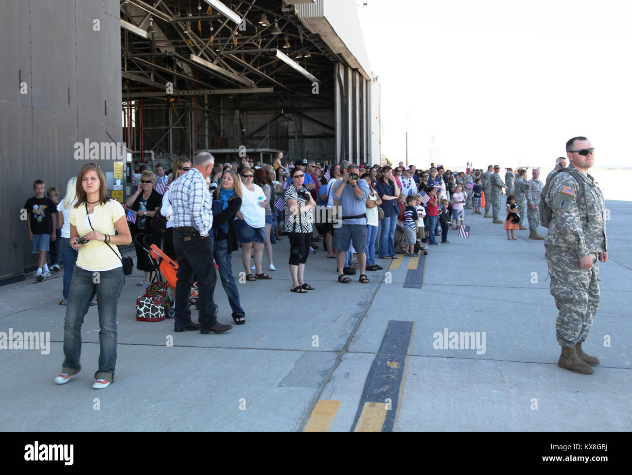 US army soldiers deployment, farewell to families Stock Photo - Alamy