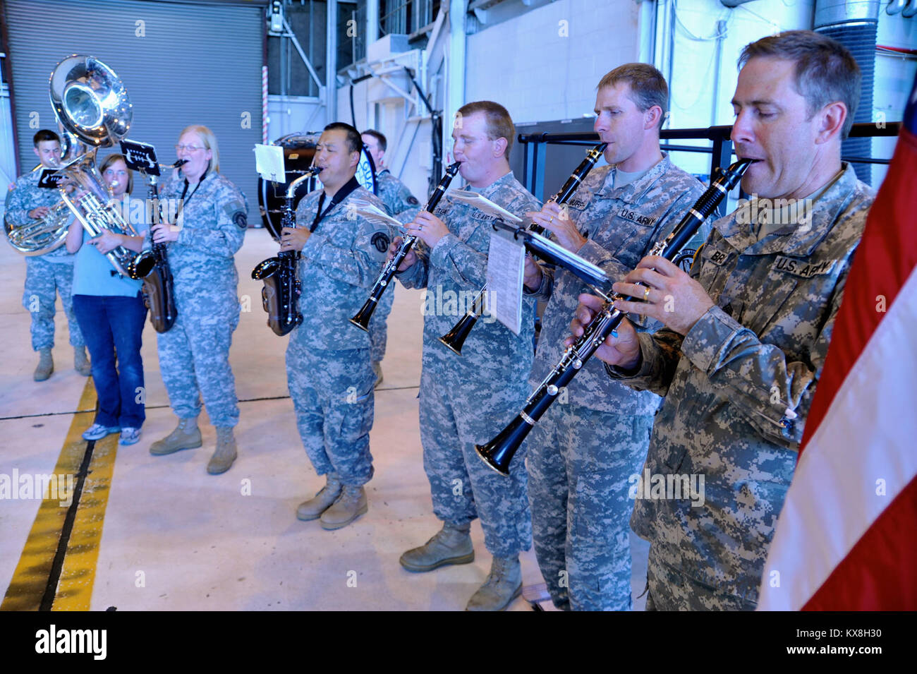 US military personel return home to families Stock Photo - Alamy