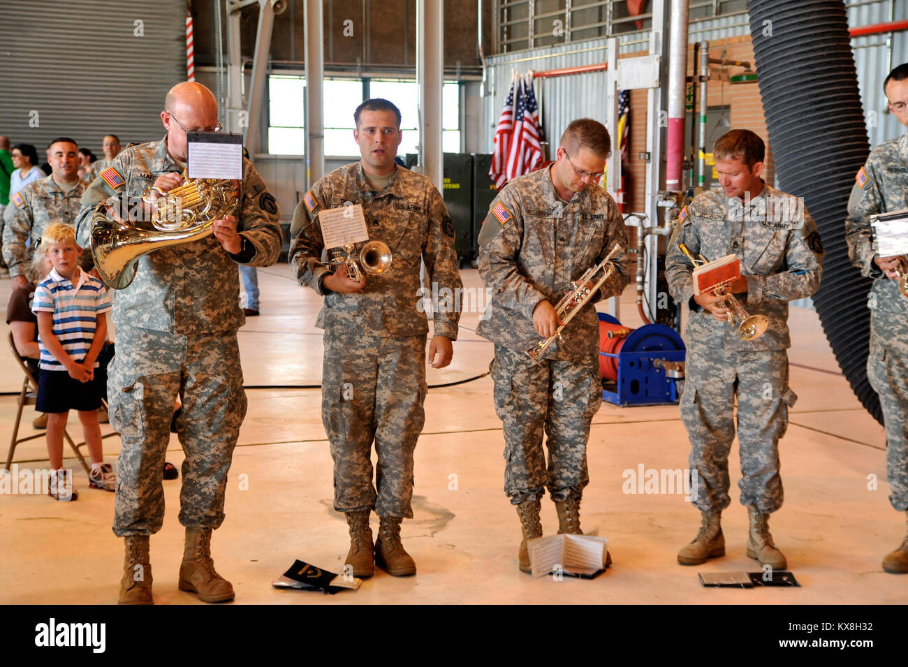 US military personel return home to families Stock Photo - Alamy