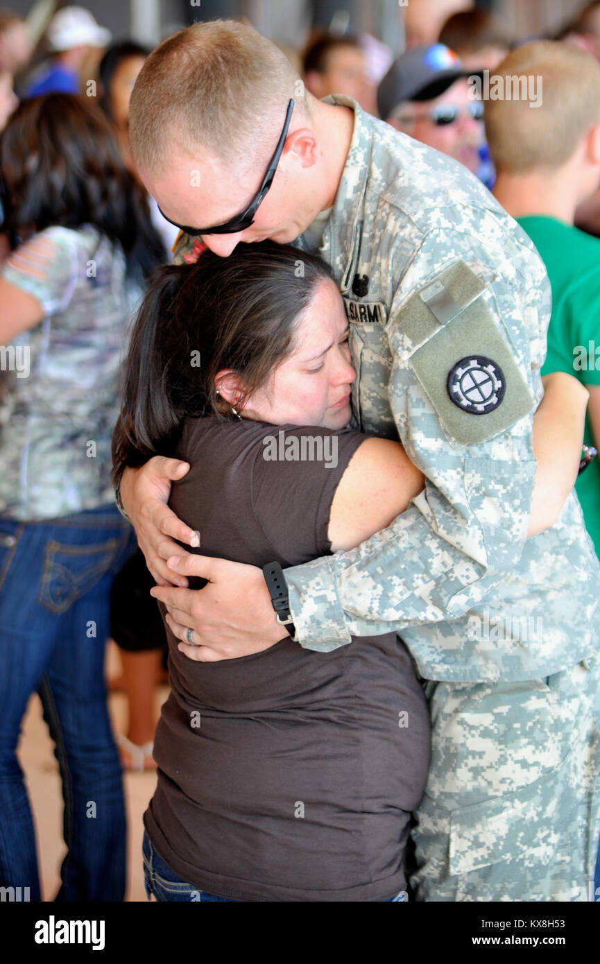 US military personel return home to families Stock Photo - Alamy
