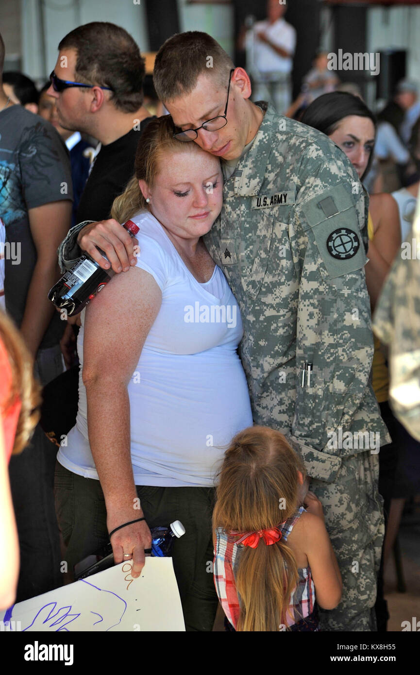 US military personel return home to families Stock Photo - Alamy