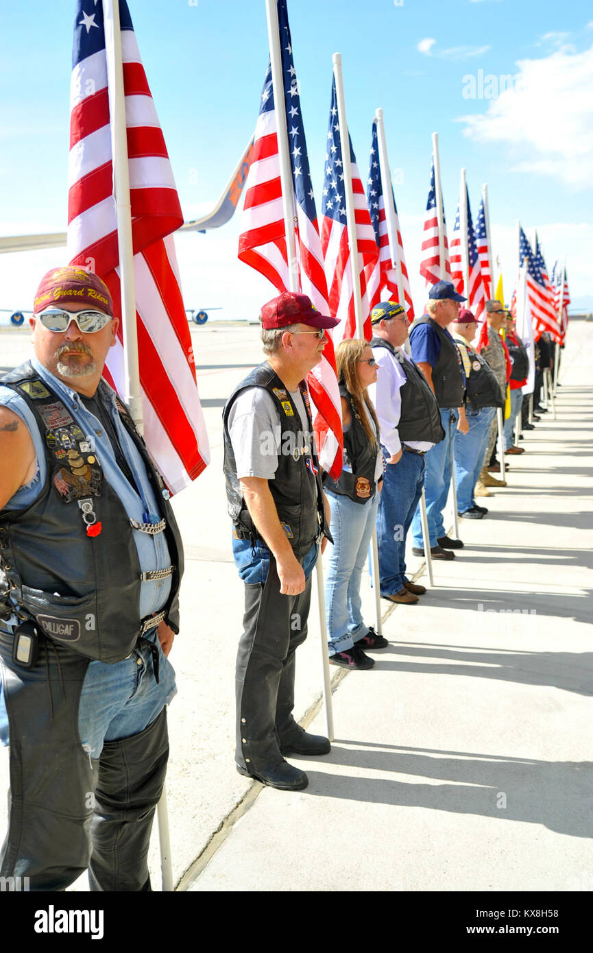 US military personel return home to families Stock Photo - Alamy