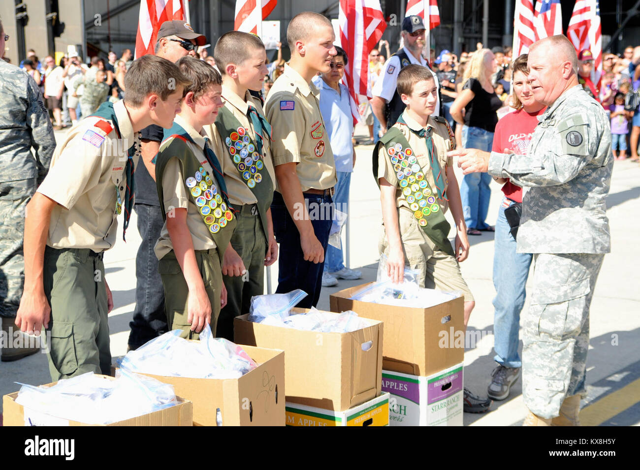 US military personel return home to families Stock Photo - Alamy