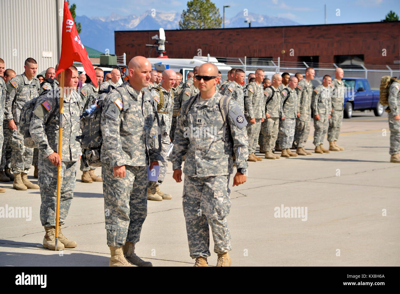 US military personel return home to families Stock Photo - Alamy