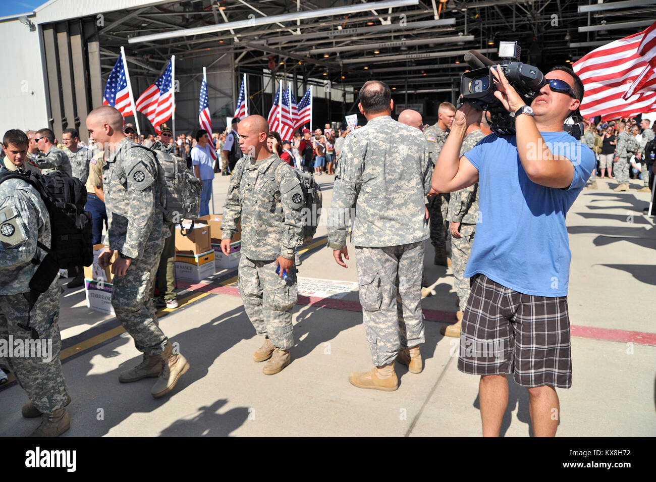 US military personel return home to families Stock Photo - Alamy