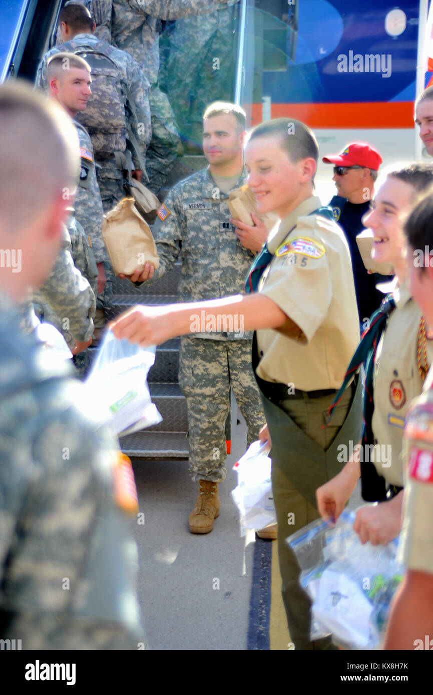 US military personel return home to families Stock Photo - Alamy