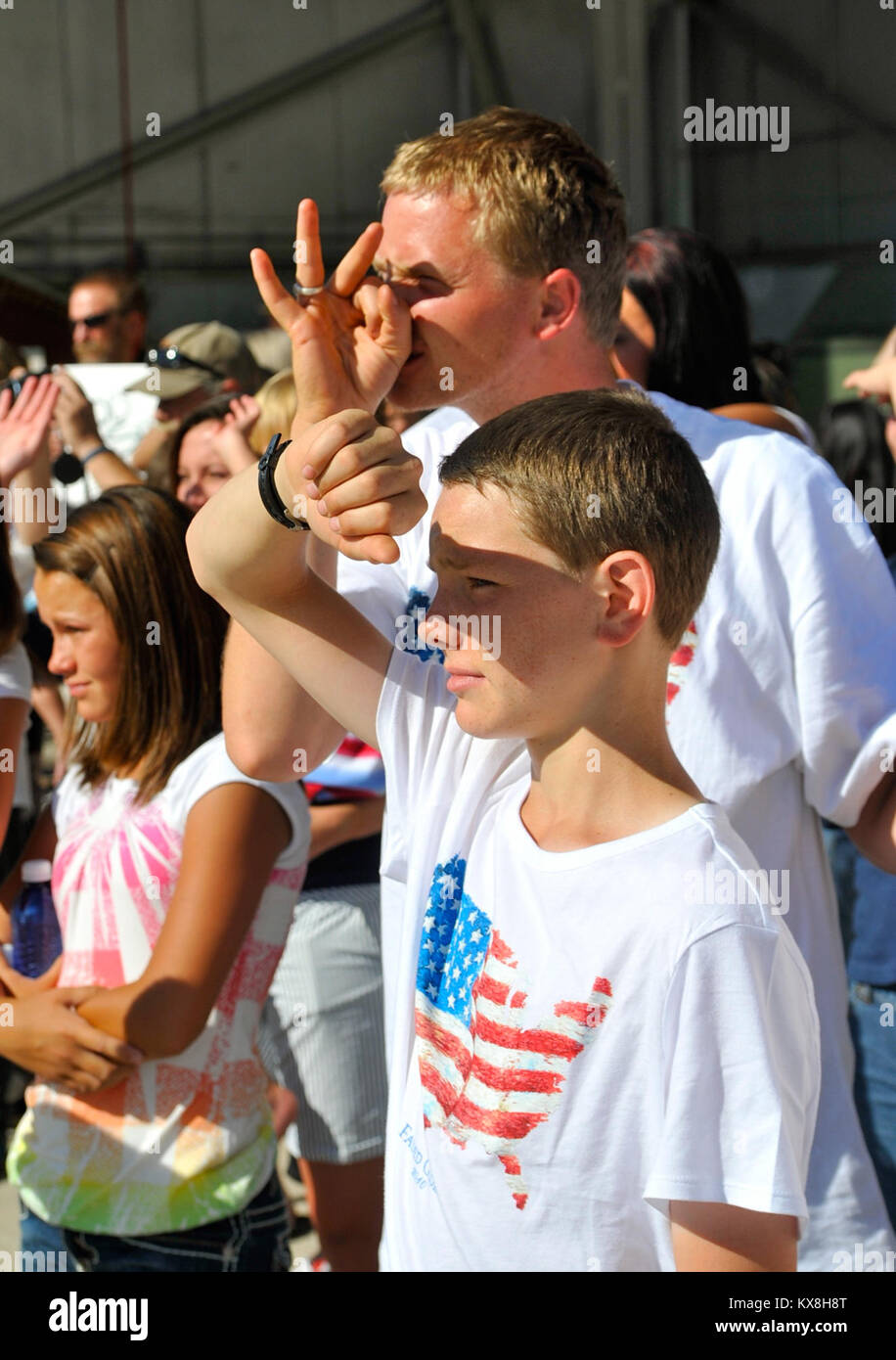 US military families waving goodbye to troops Stock Photo - Alamy
