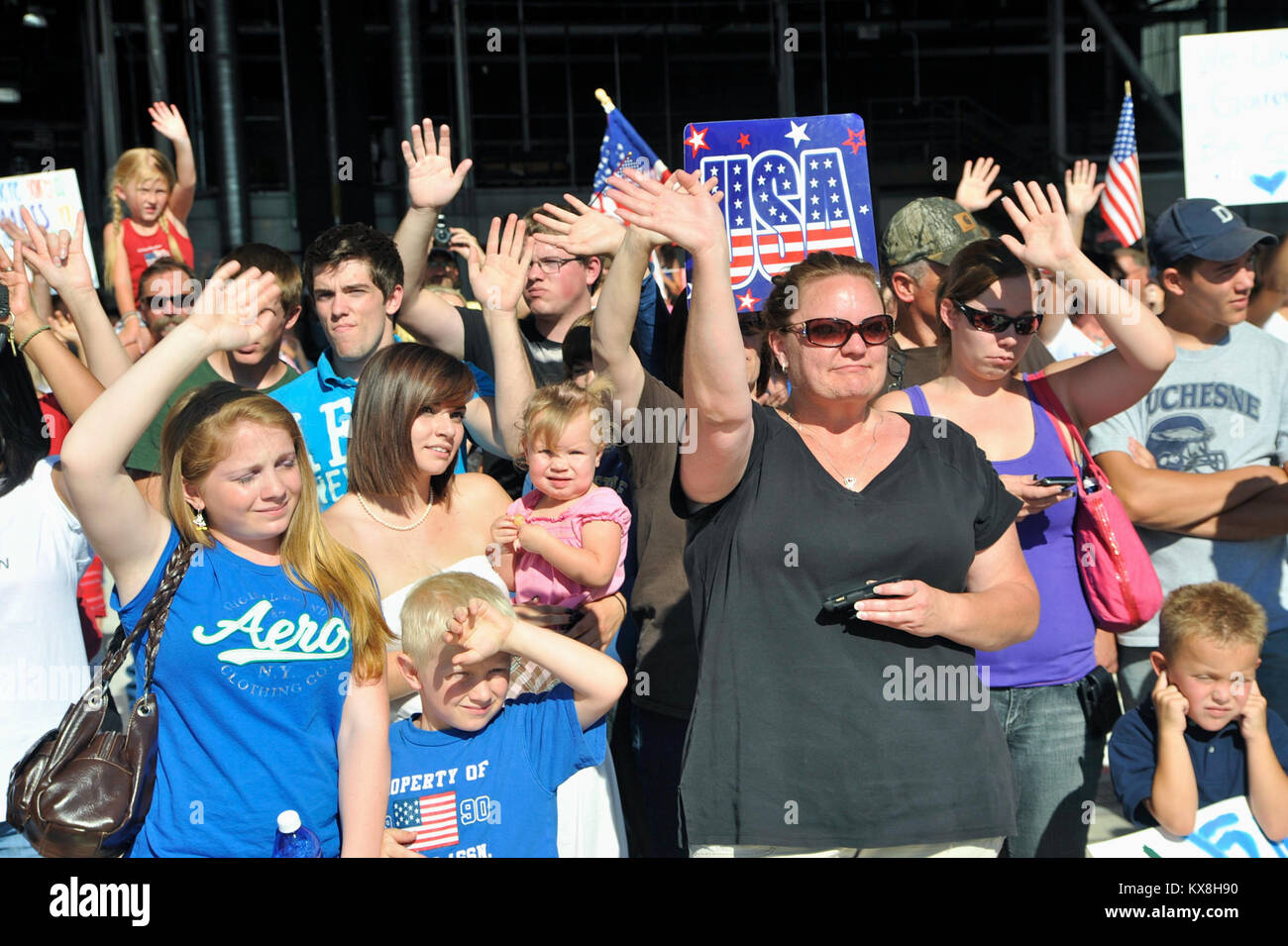 US military families waving goodbye to troops Stock Photo - Alamy