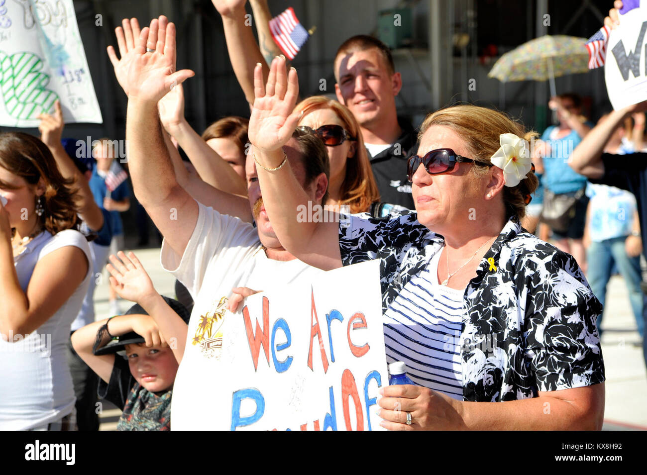 US military families waving goodbye to troops Stock Photo - Alamy