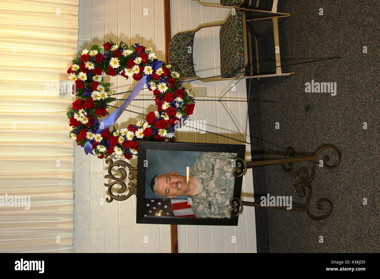 US military families remembrance at funeral Stock Photo - Alamy