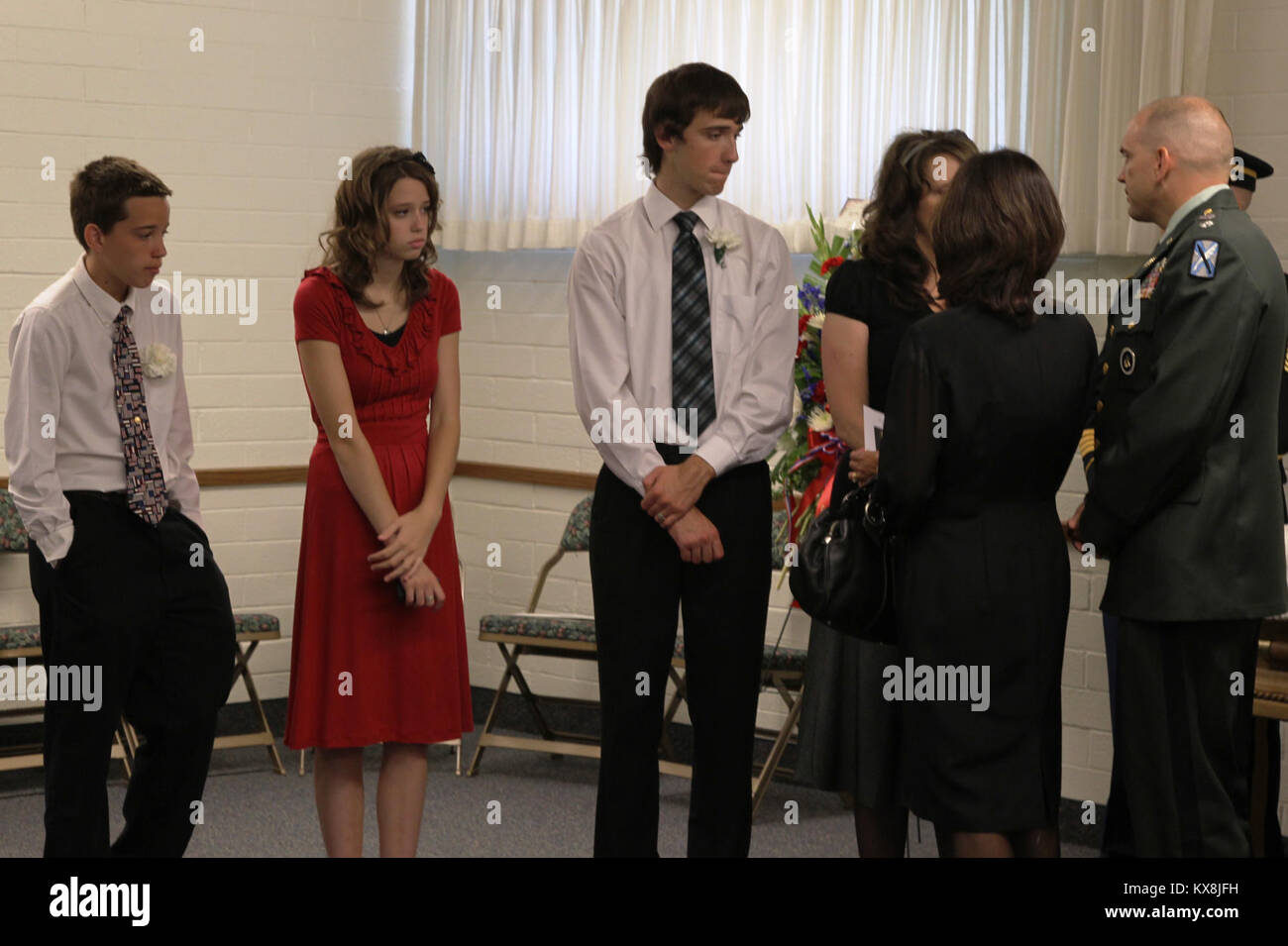 US military families remembrance at funeral Stock Photo - Alamy