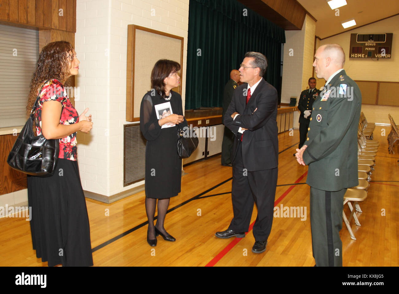 US military families remembrance at funeral Stock Photo - Alamy