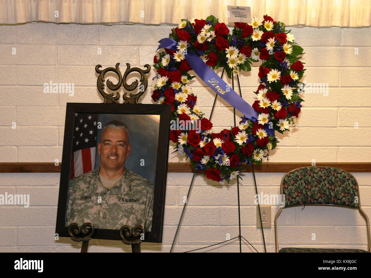US military families remembrance at funeral Stock Photo - Alamy