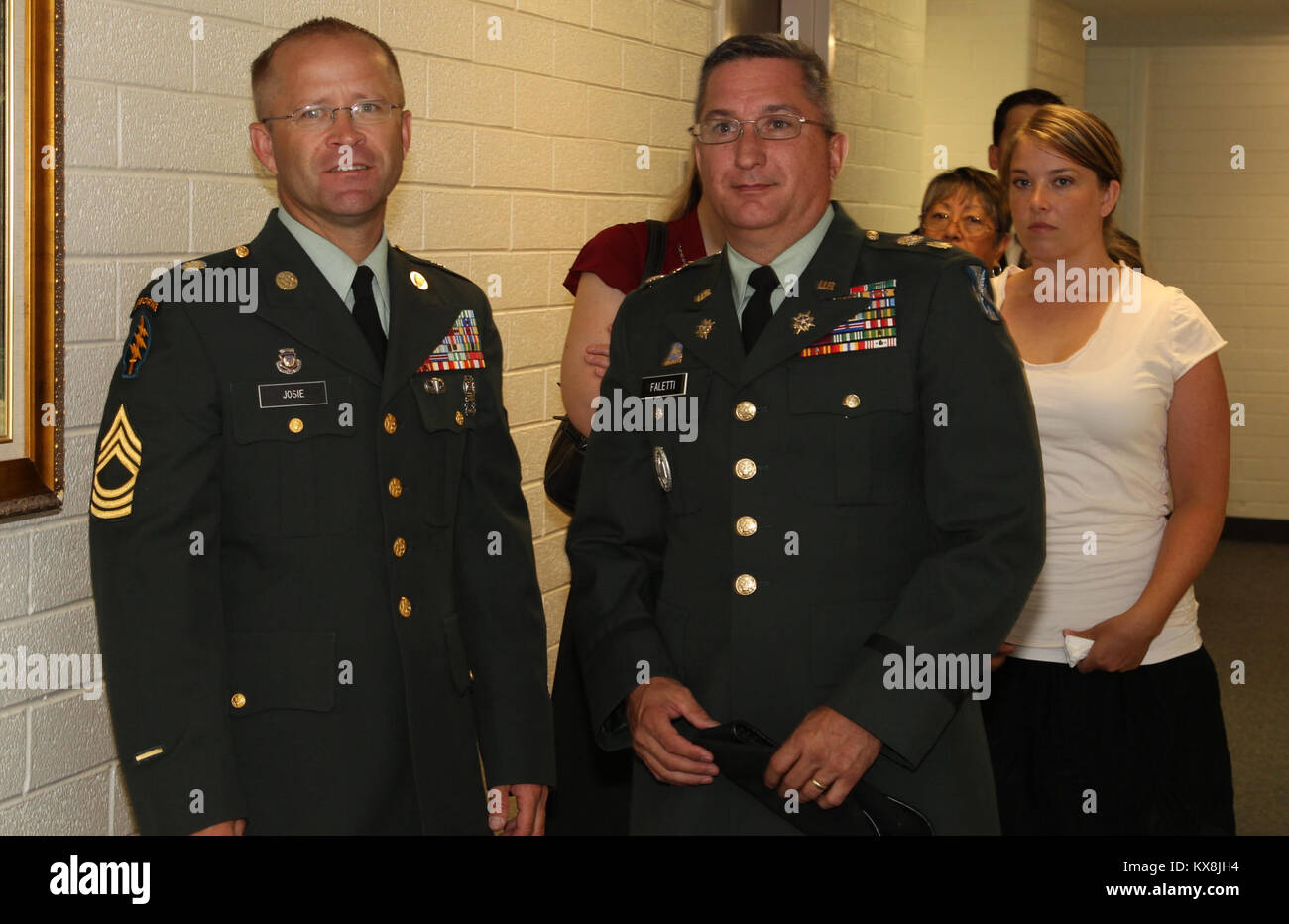 US military families remembrance at funeral Stock Photo - Alamy