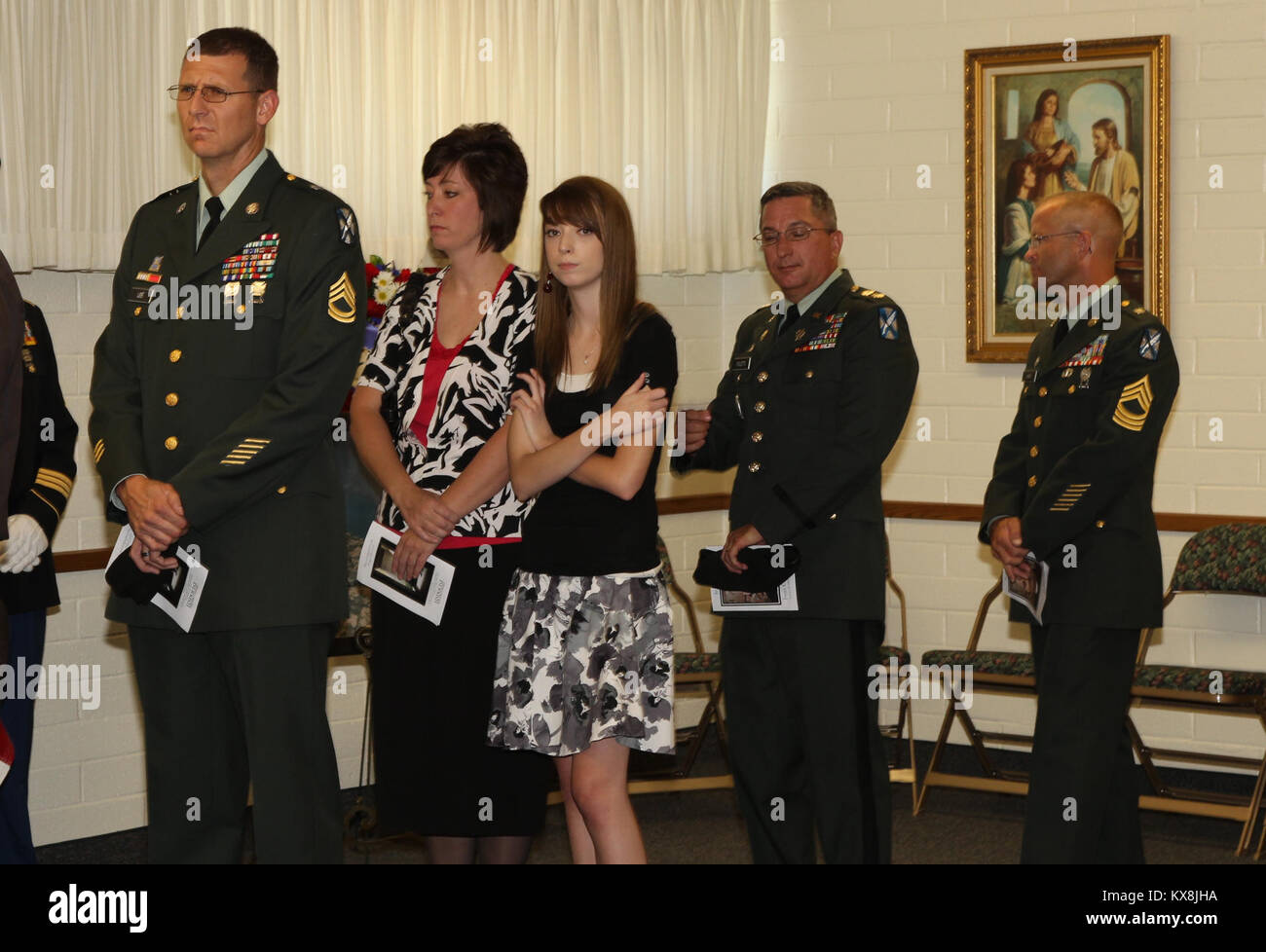 US military families remembrance at funeral Stock Photo - Alamy