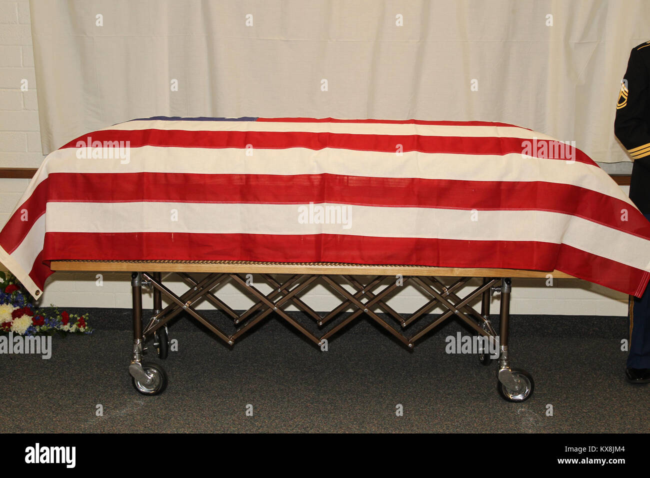 US military families remembrance at funeral Stock Photo - Alamy