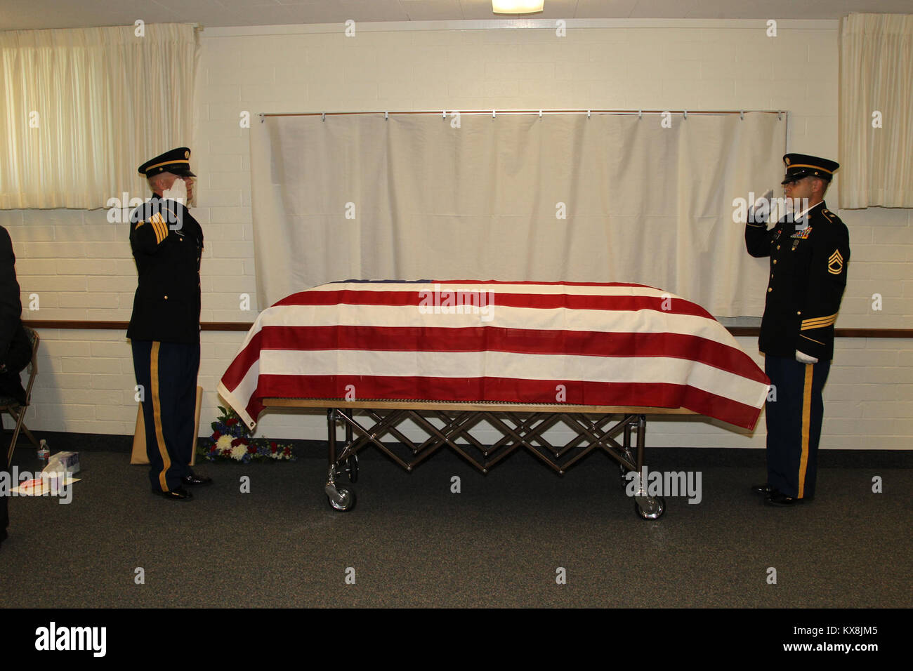 US military families remembrance at funeral Stock Photo - Alamy