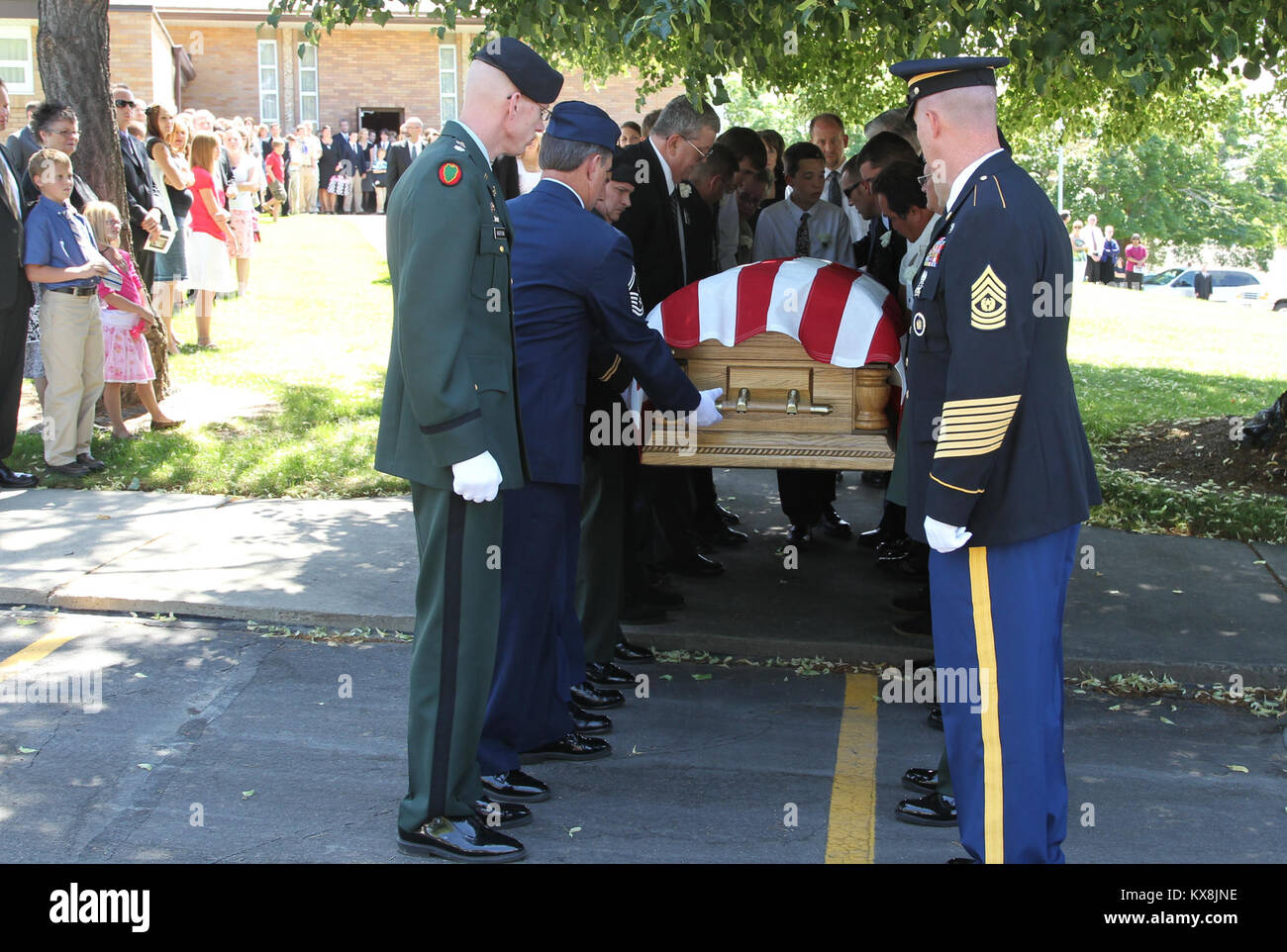 US military families remembrance at funeral Stock Photo - Alamy