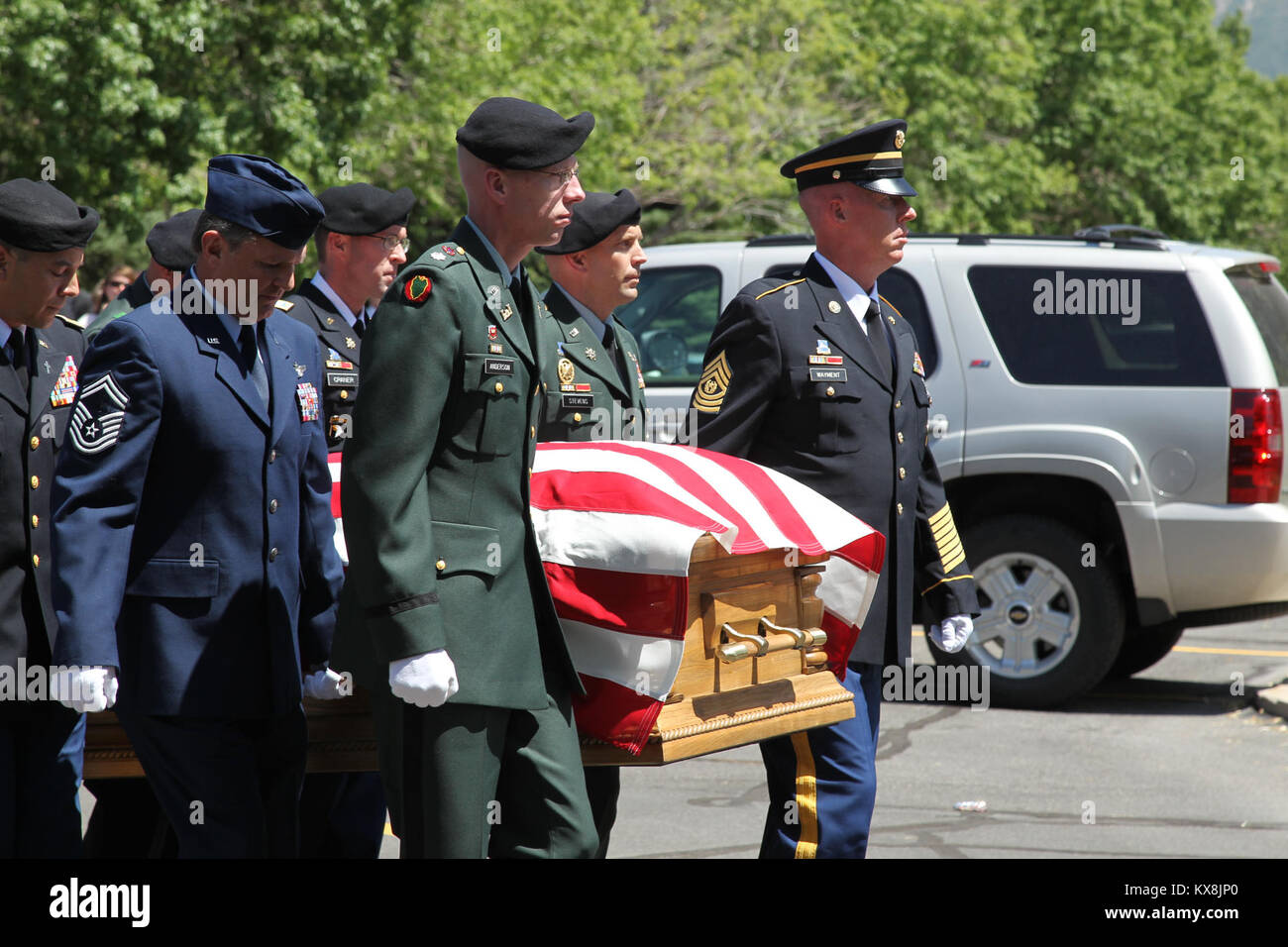 US military families remembrance at funeral Stock Photo - Alamy