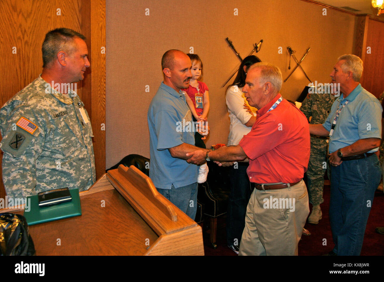 US military shaking hands Stock Photo - Alamy