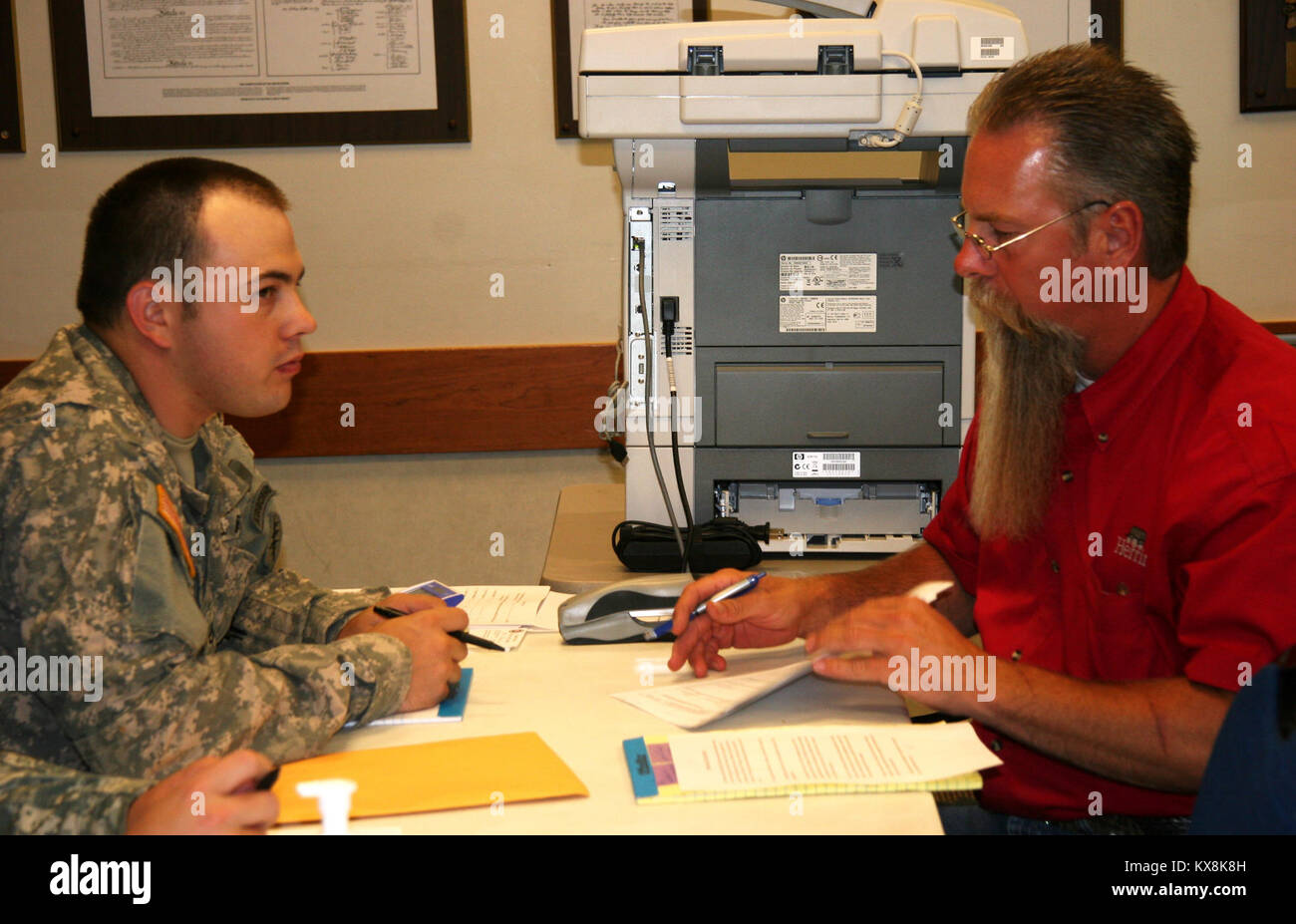 US military advising citizens Stock Photo - Alamy