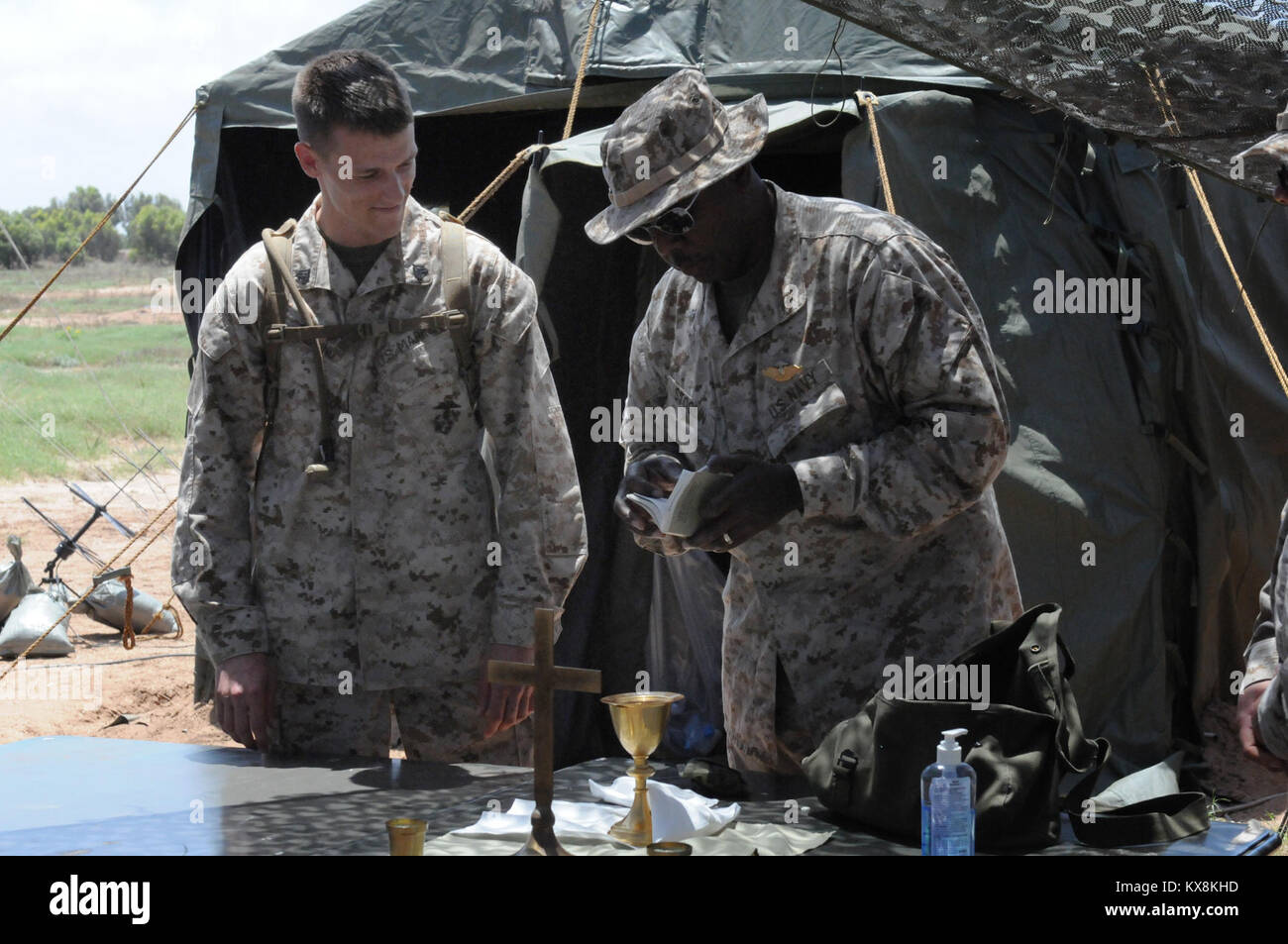 US military personel Stock Photo - Alamy
