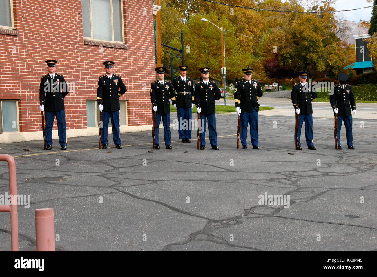 Us military funeral hi-res stock photography and images - Alamy