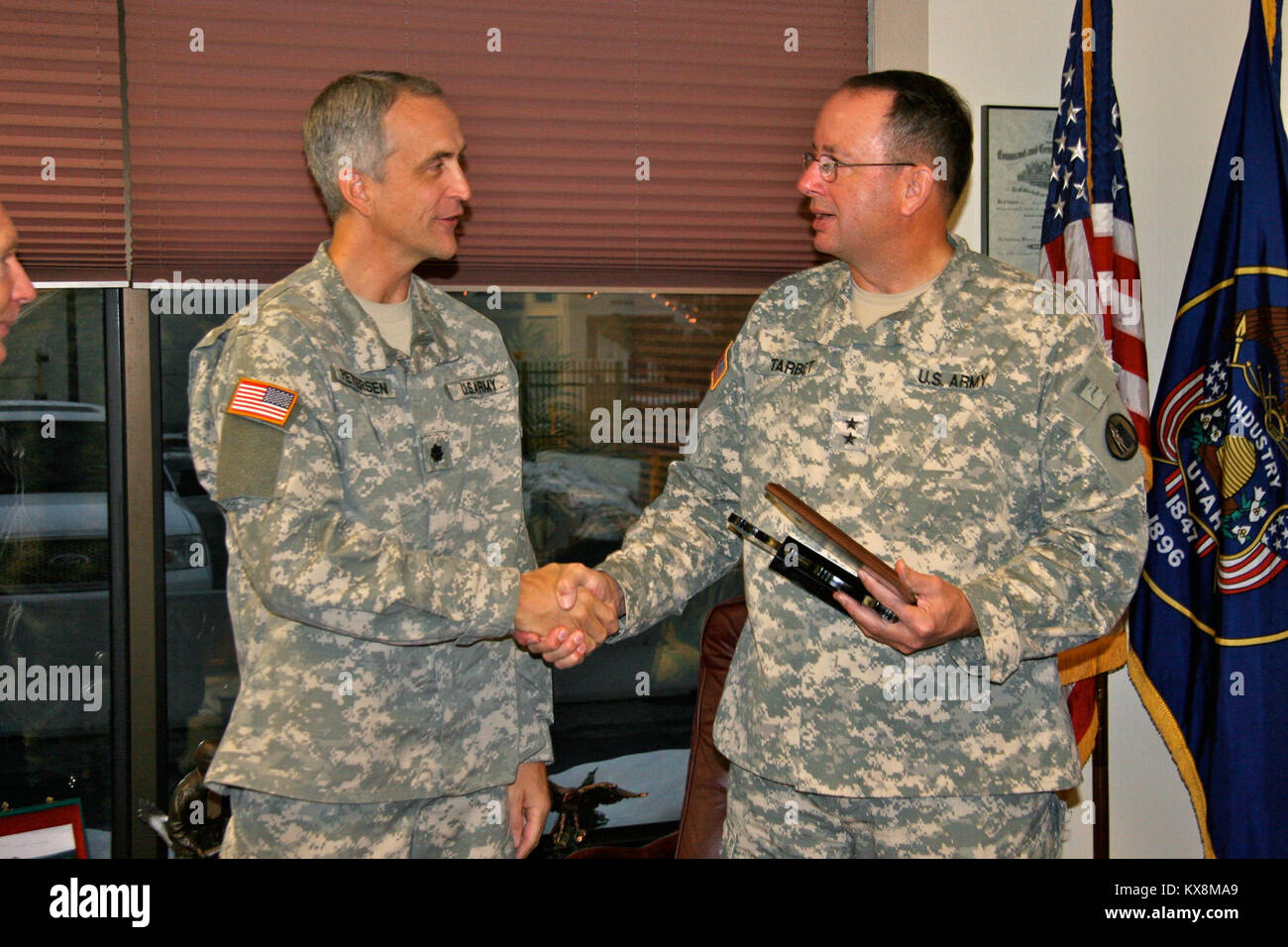 US army award ceremony Stock Photo - Alamy