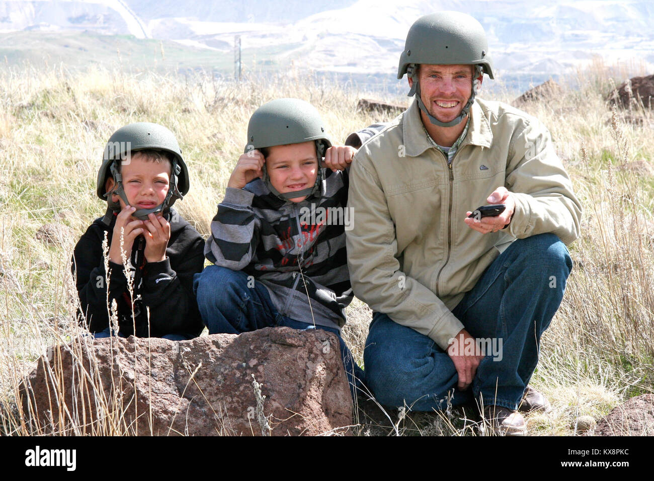 Self propelled gun open day with families Stock Photo - Alamy