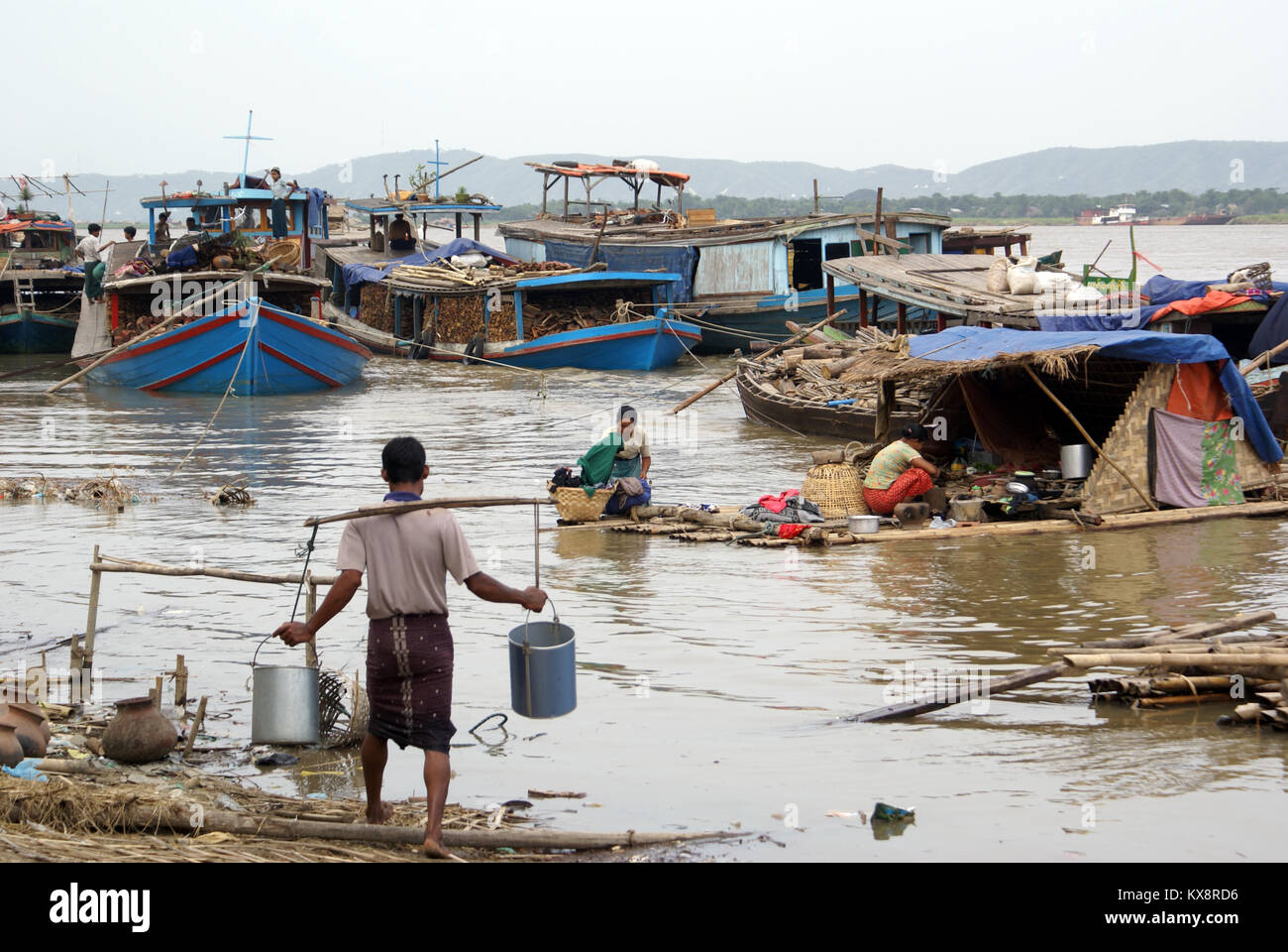 Myanmar river slum hi-res stock photography and images - Alamy