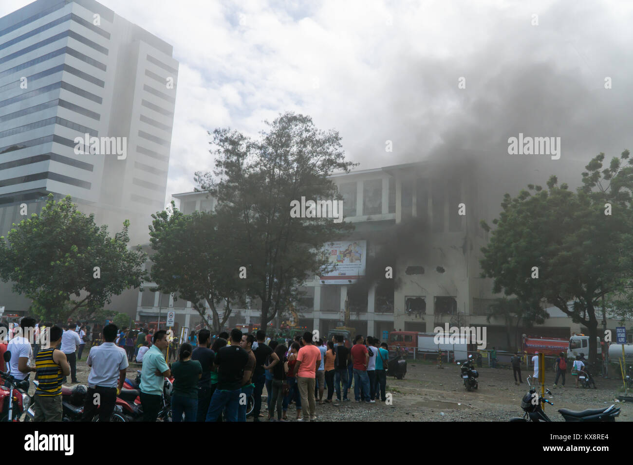 Destroyed shopping mall hi-res stock photography and images - Alamy