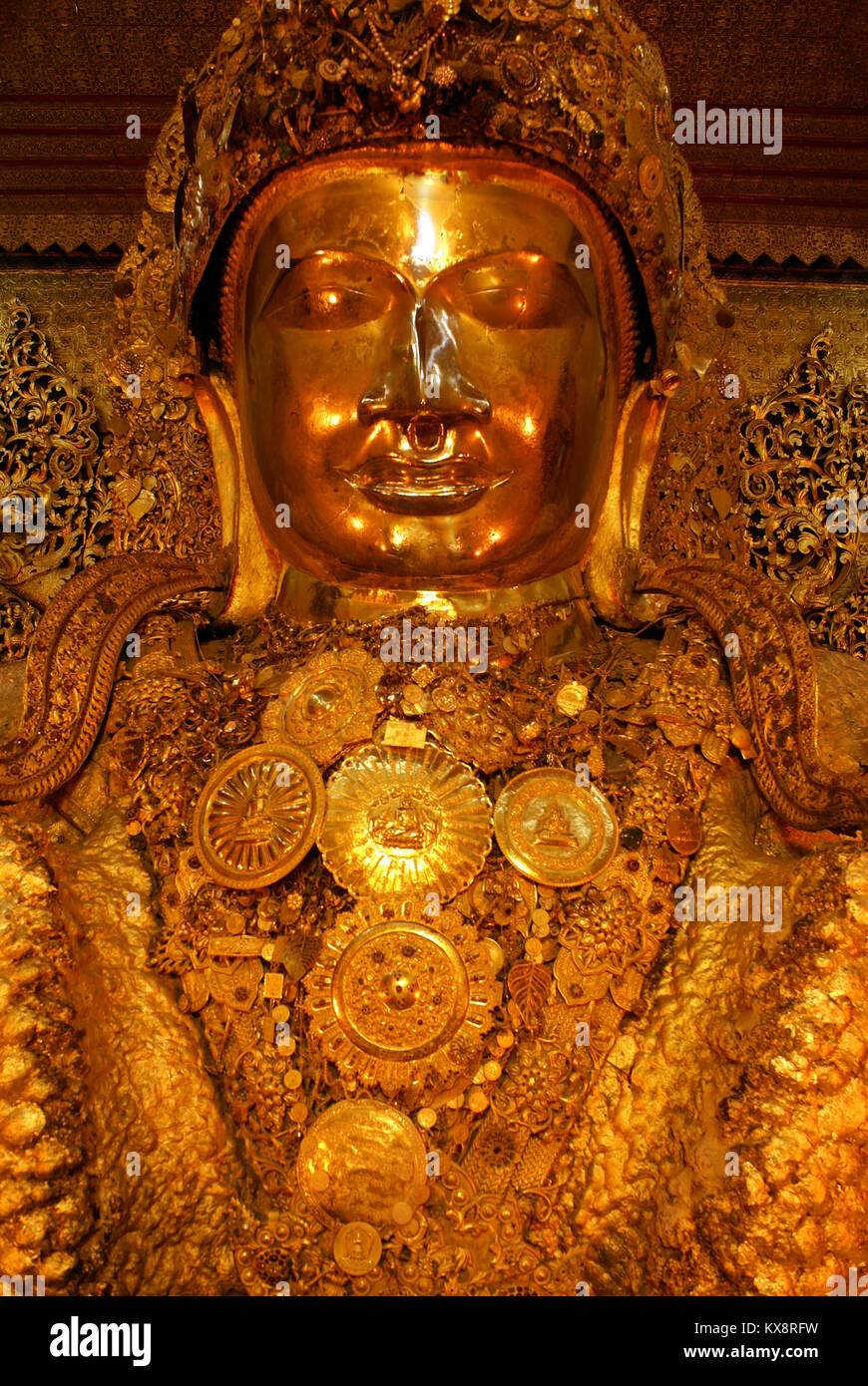 Mahamuni Buddha in temple in Mandalay, Myanmar Stock Photo - Alamy