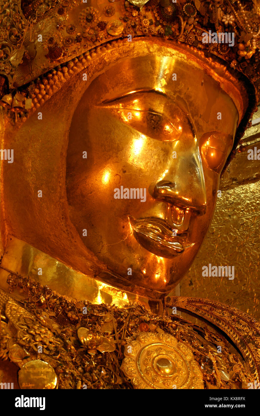 Face of Mahamuni Buddha in Mandalay, Myanmar Stock Photo - Alamy