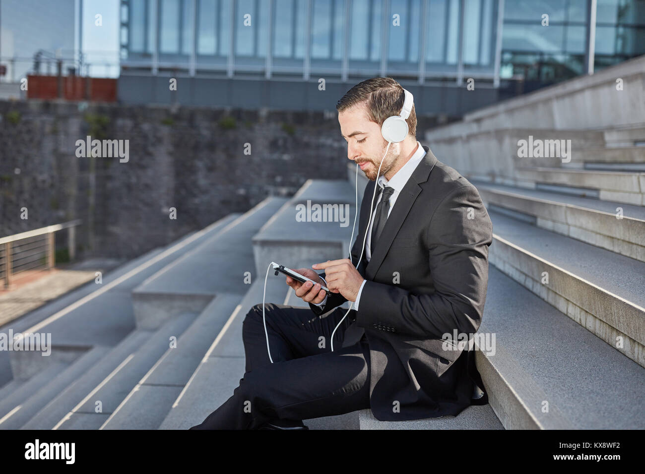 Break media hi-res stock photography and images - Alamy