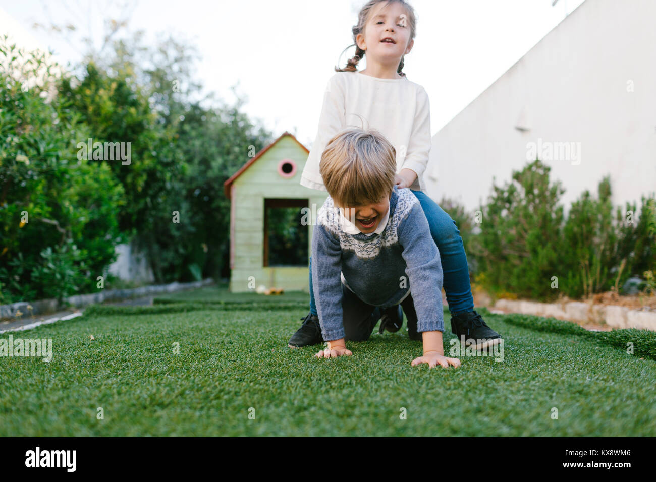 Group 5 cute little kids hi-res stock photography and images - Alamy