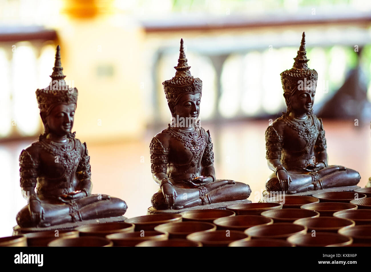 Statues decor hi-res stock photography and images - Alamy