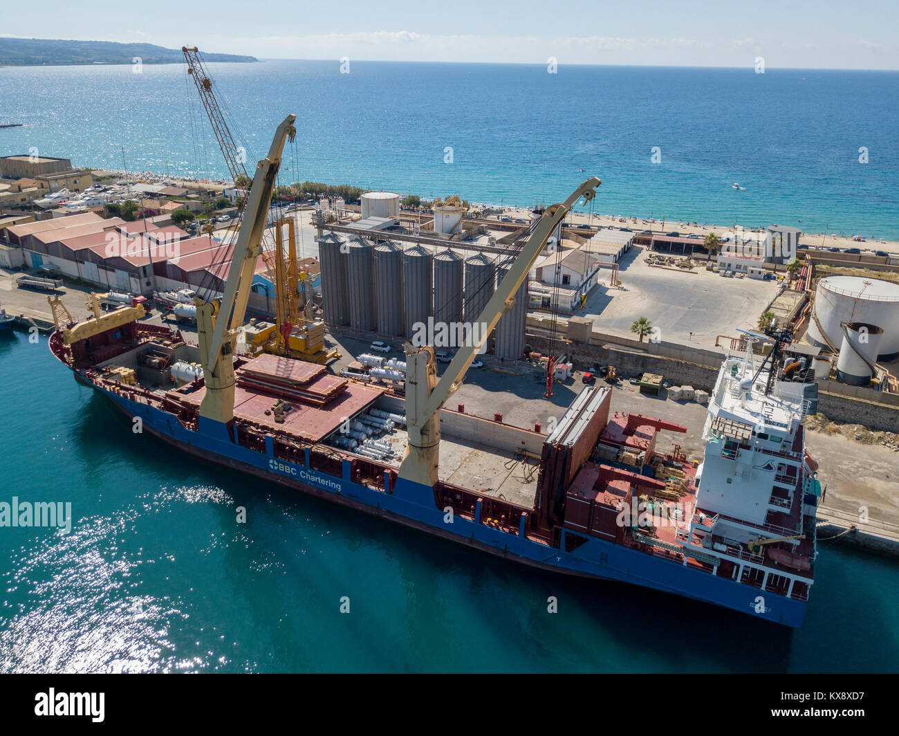 Cargo ship at pier hi-res stock photography and images - Alamy