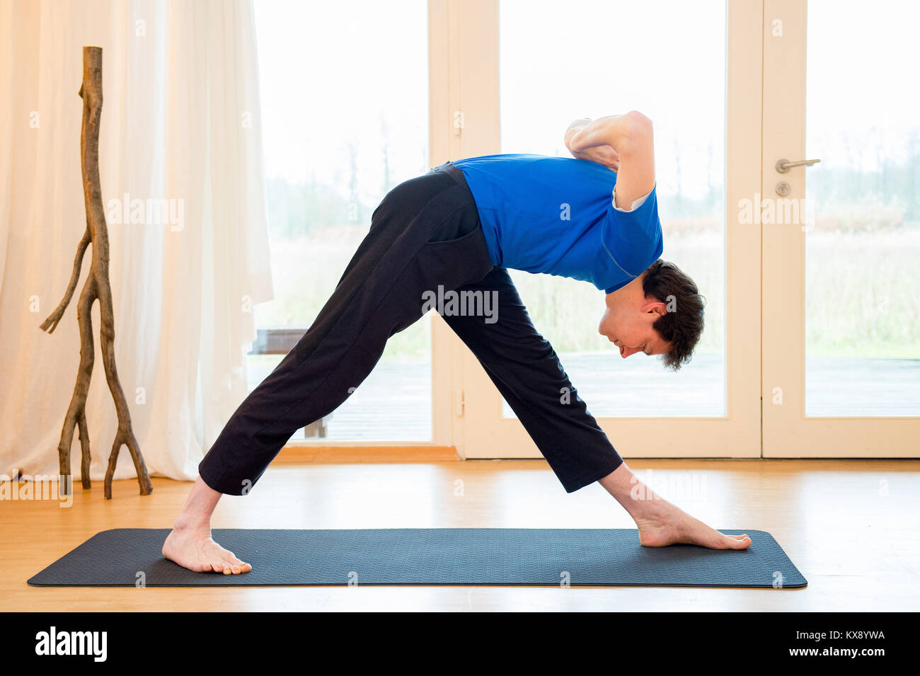 Side stretch pose hi-res stock photography and images - Alamy