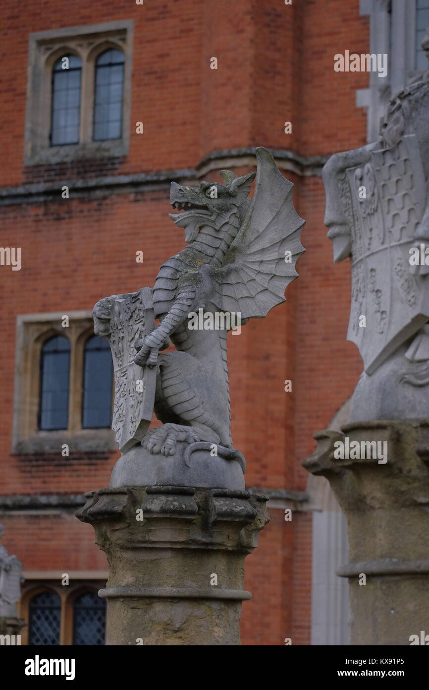 Decortattive statue hampton court paalce Stock Photo - Alamy